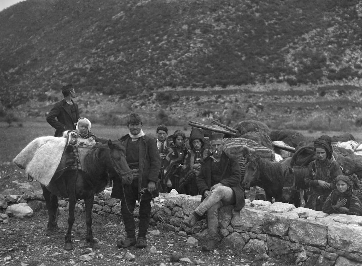 Ανακαλύπτοντας μέσα από 60 φωτογραφίες την «αδρή ουσία των πραγμάτων ...