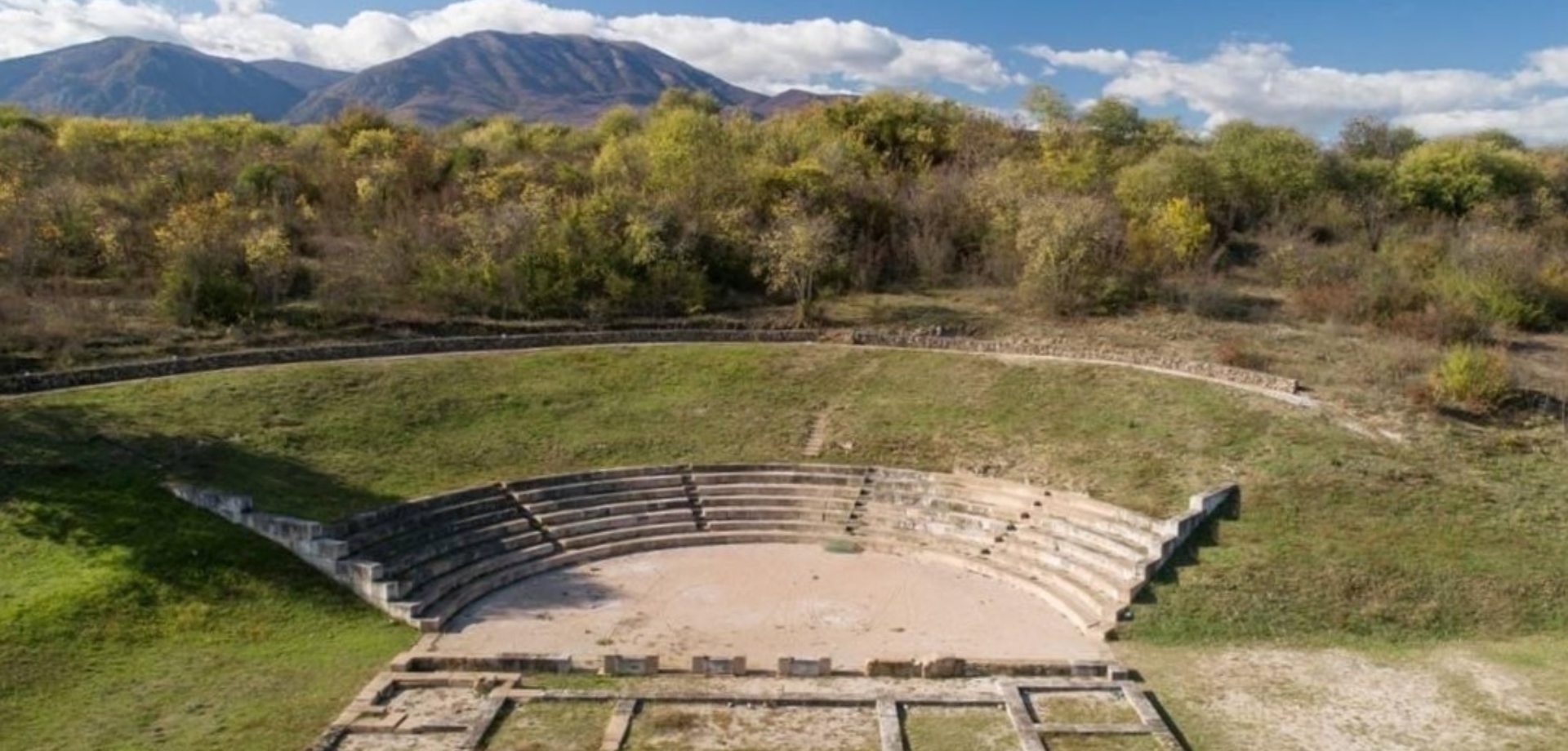 Η «Μήδεια» του Ευριπίδη σε σκηνοθεσία Θοδωρή Γκόνη στο Αρχαίο Θέατρο ...