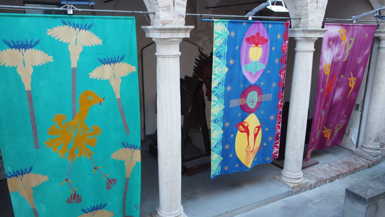 "MAY ALL CREATURES BE HAPPY - banners and flags": Ο χώρος τέχνης ETCH ...
